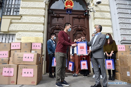 Chinese Embassy in Austria distributes health kits to overseas Chinese ...