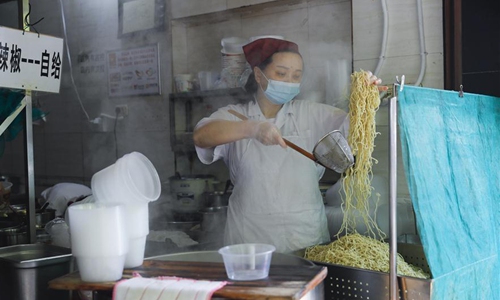 Breakfast stores in Wuhan reopen to offer freshly-made breakfasts to ...