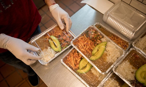 People bring free meals to medical workers in New York - Global Times