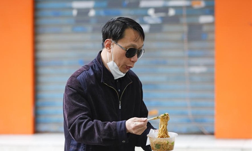 Breakfast stores in Wuhan reopen to offer freshly-made breakfasts to ...