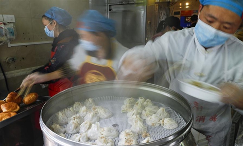 Breakfast stores in Wuhan reopen to offer freshly-made breakfasts to ...
