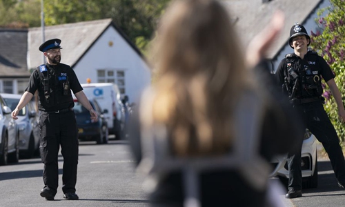 Residents, police officers in Britain dance together amid COVID-19 ...