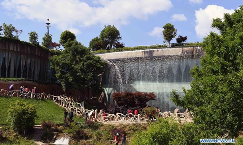 People enjoy Labor Day holiday in China - Global Times