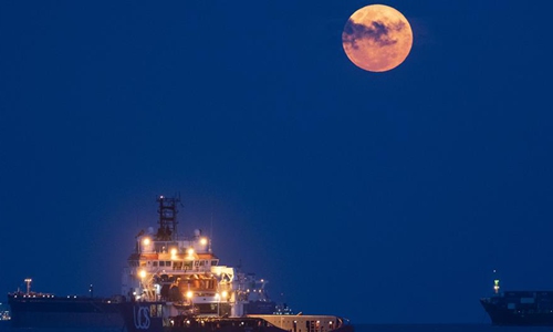 Full moon seen in sky over Singapore, Greece - Global Times