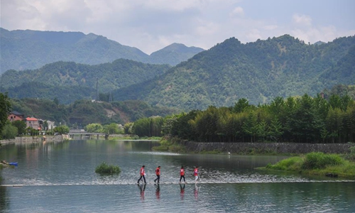 Volunteers collect waste in river in Yingfeng Village of Hangzhou ...