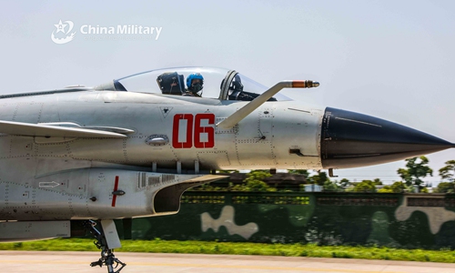 Naval pilots participate in round-the-clock flight - Global Times