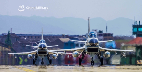 Naval pilots participate in round-the-clock flight - Global Times