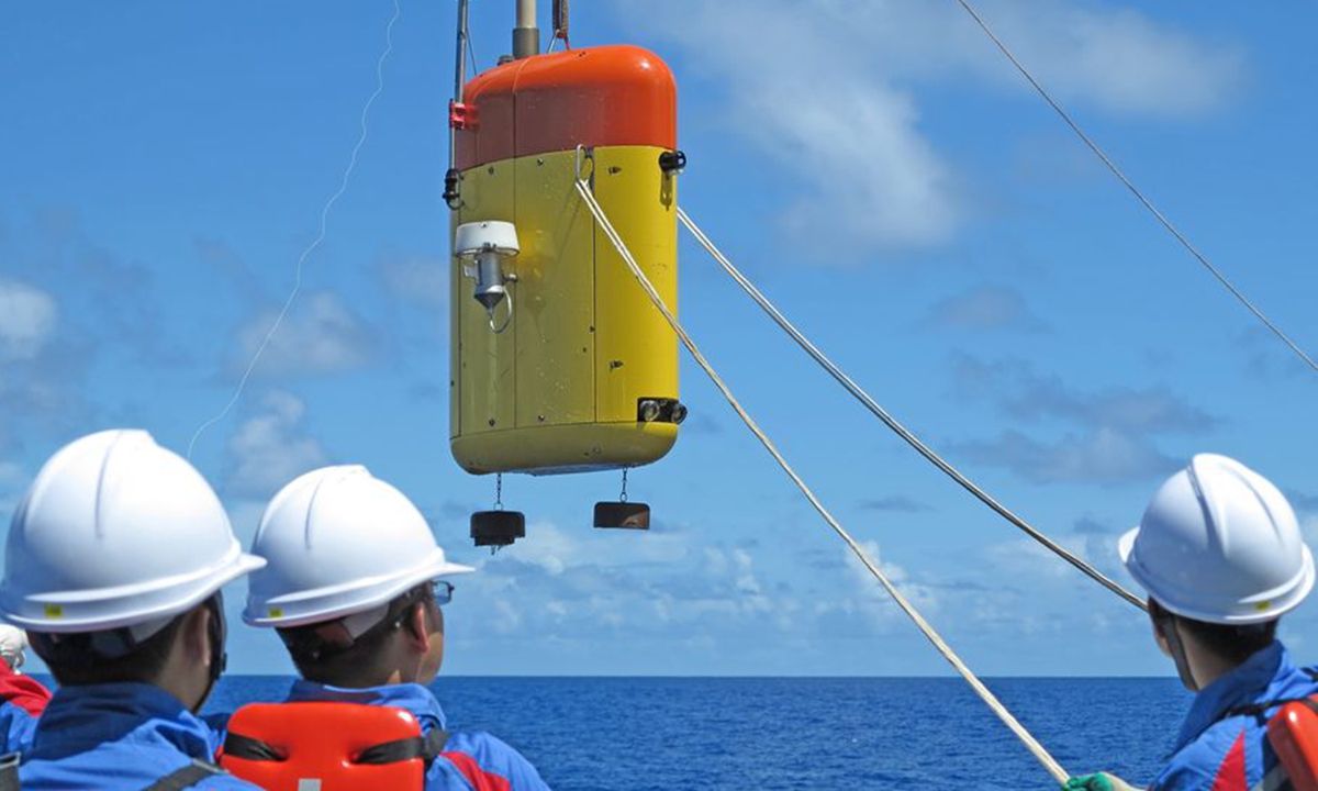 10,907 meters under sea! China's unmanned submersible sets new record ...