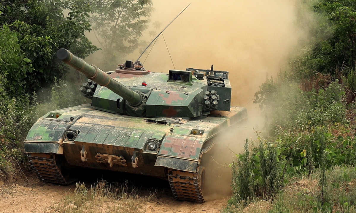 Main battle tanks rumble through narrow mountain road - Global Times