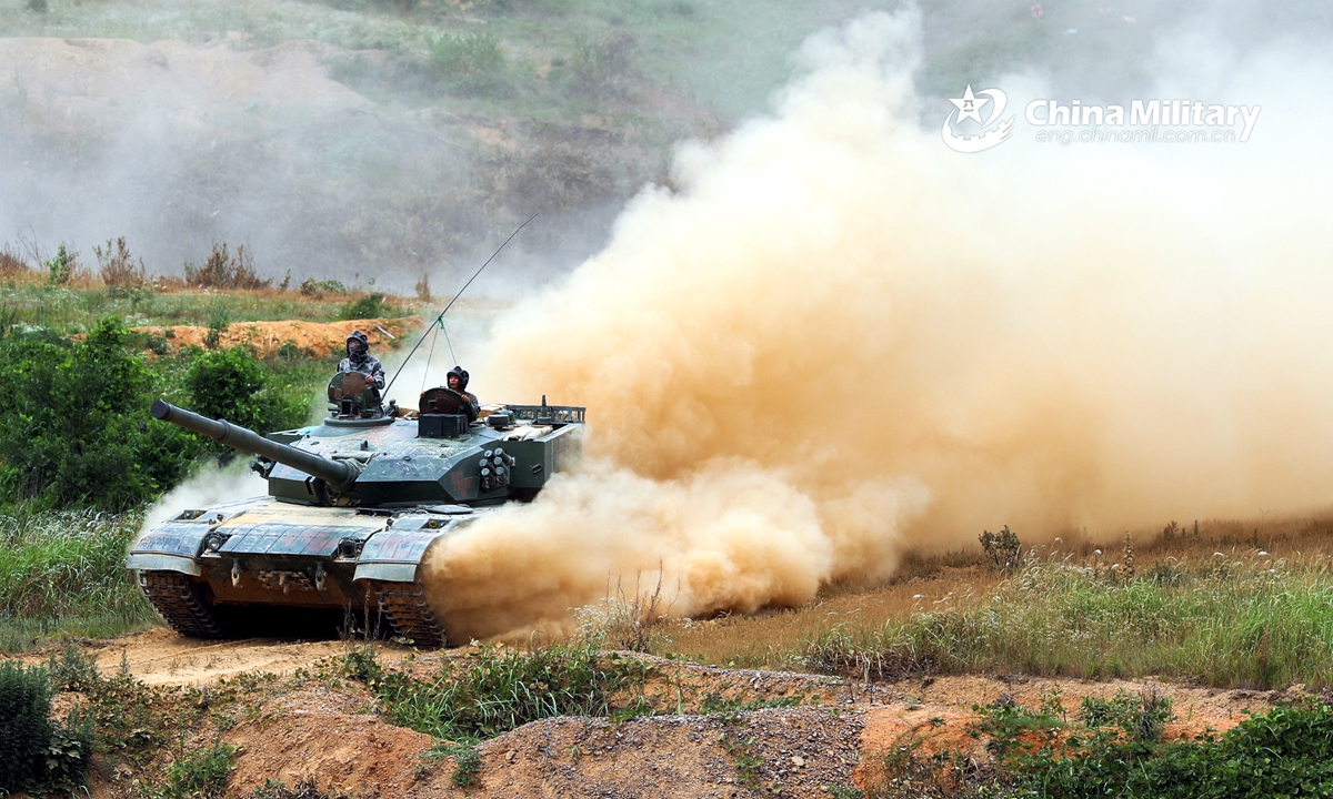 Main battle tanks rumble through narrow mountain road - Global Times