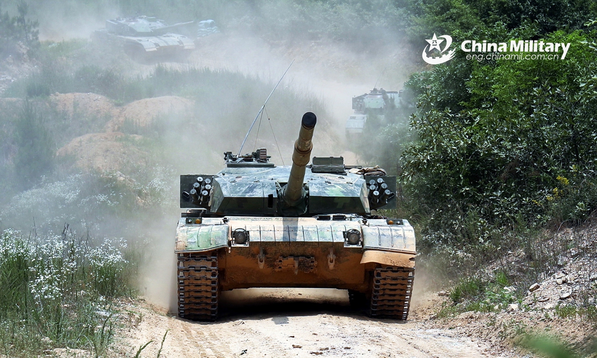 Main battle tanks rumble through narrow mountain road - Global Times