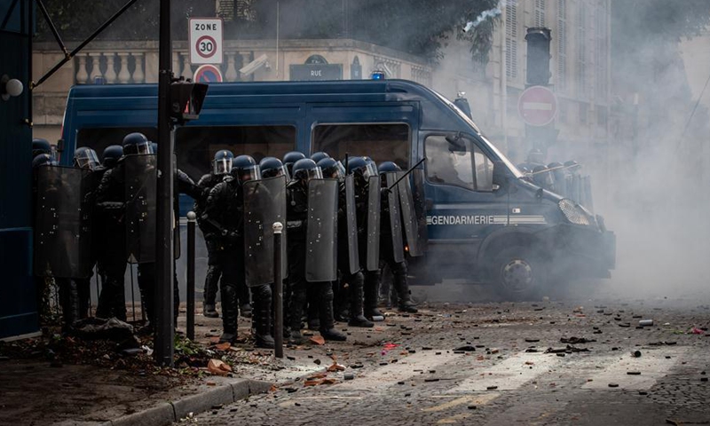 Violent fringe groups disrupt peaceful protest in Paris - Global Times