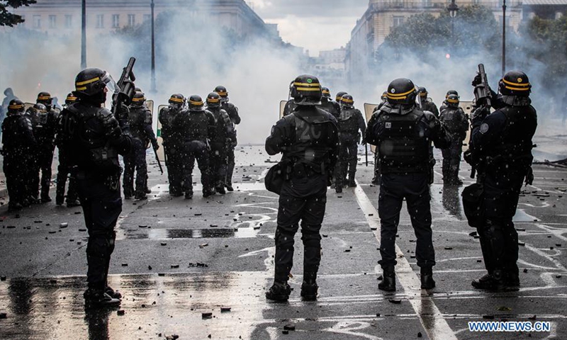 Violent fringe groups disrupt peaceful protest in Paris - Global Times