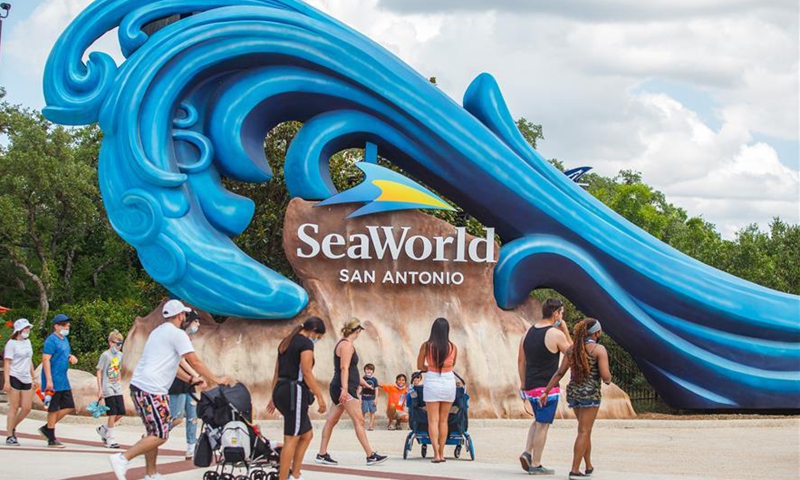 Tourists visit SeaWorld San Antonio in Texas - Global Times