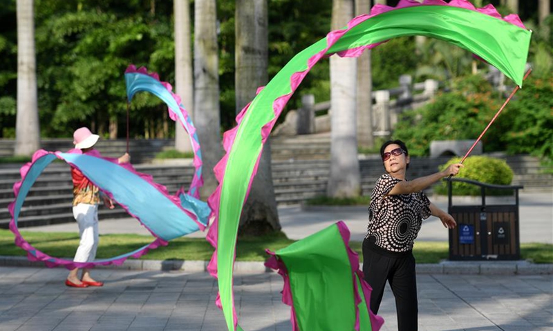 People play ribbon as morning exercises in Nanning, Guangxi - Global Times
