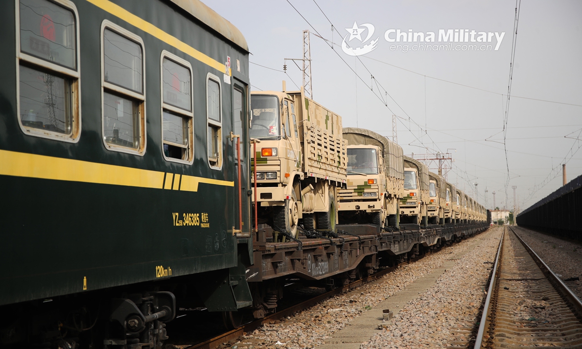 Armored elements en route to training field - Global Times