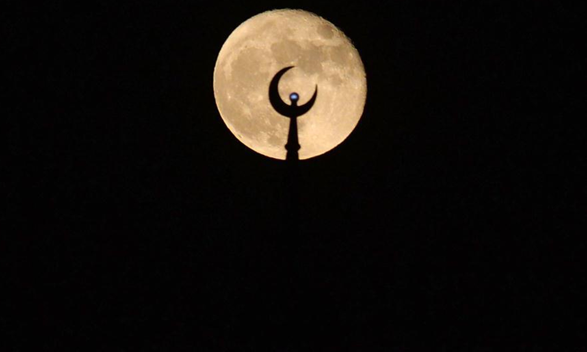 In pics: full moon in Kuwait City - Global Times