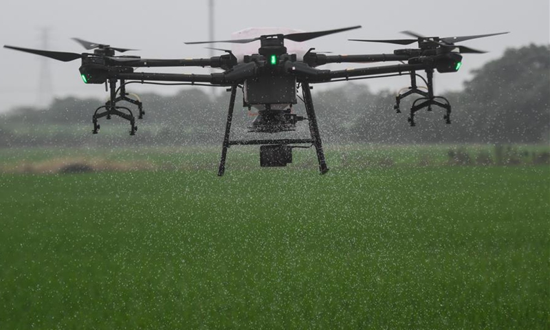 Unmanned aerial vehicles used to conduct fertilization work in Zhejiang ...