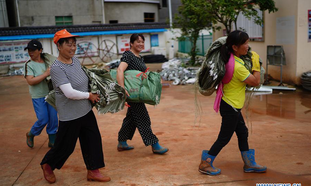 Elder women volunteers take part in fight against flood in Jiangxi ...