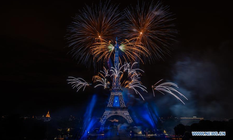 Fireworks light up sky over Eiffel Tower to celebrate Bastille Day ...