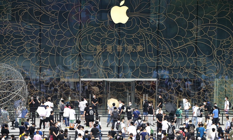 Long queues outside Apple's largest flagship store in the Asia-Pacific ...