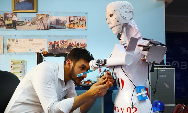 Egyptian engineer invents robot for COVID-19 diagnosis, medical care ...
