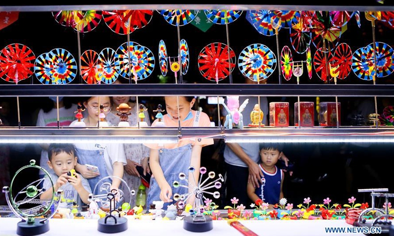 People enjoy evening tour of Jimo ancient city in Qingdao - Global Times