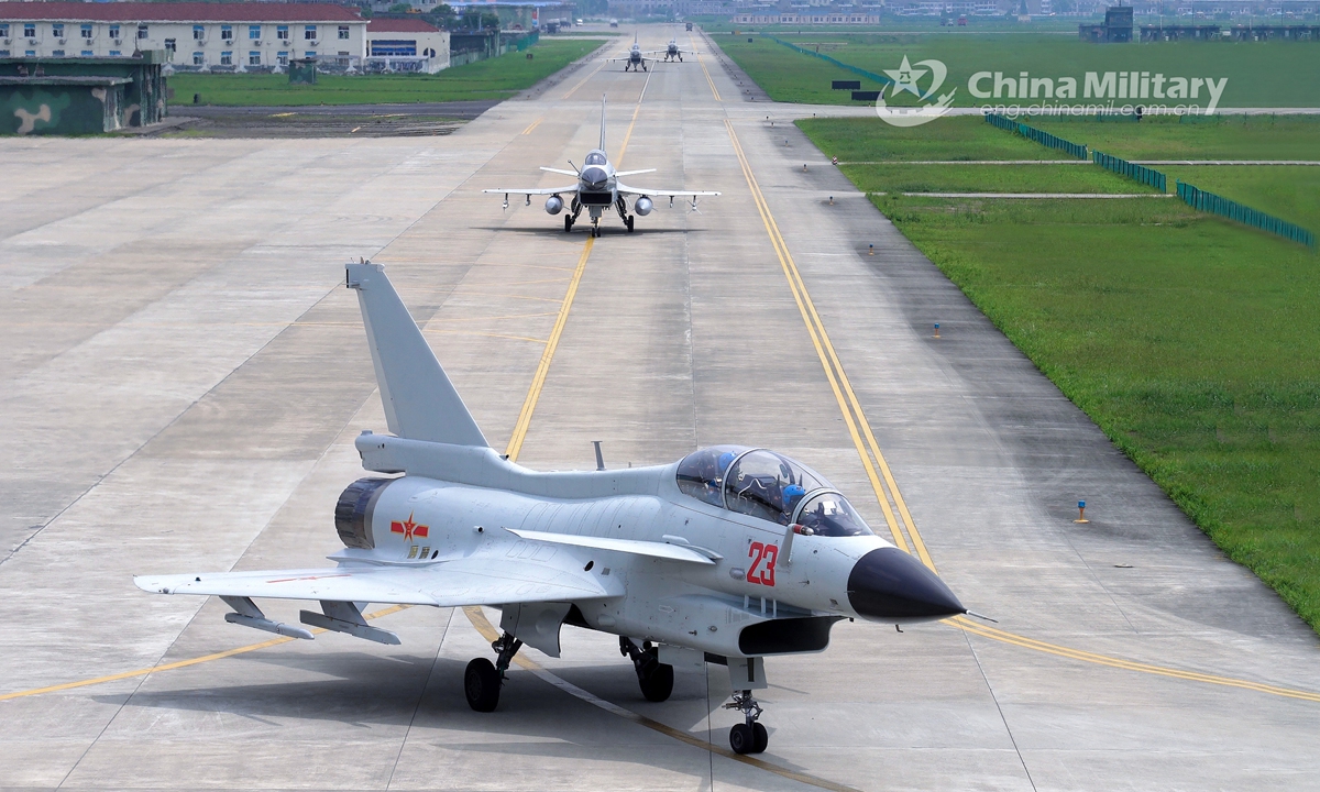 Naval fighter jets take off - Global Times