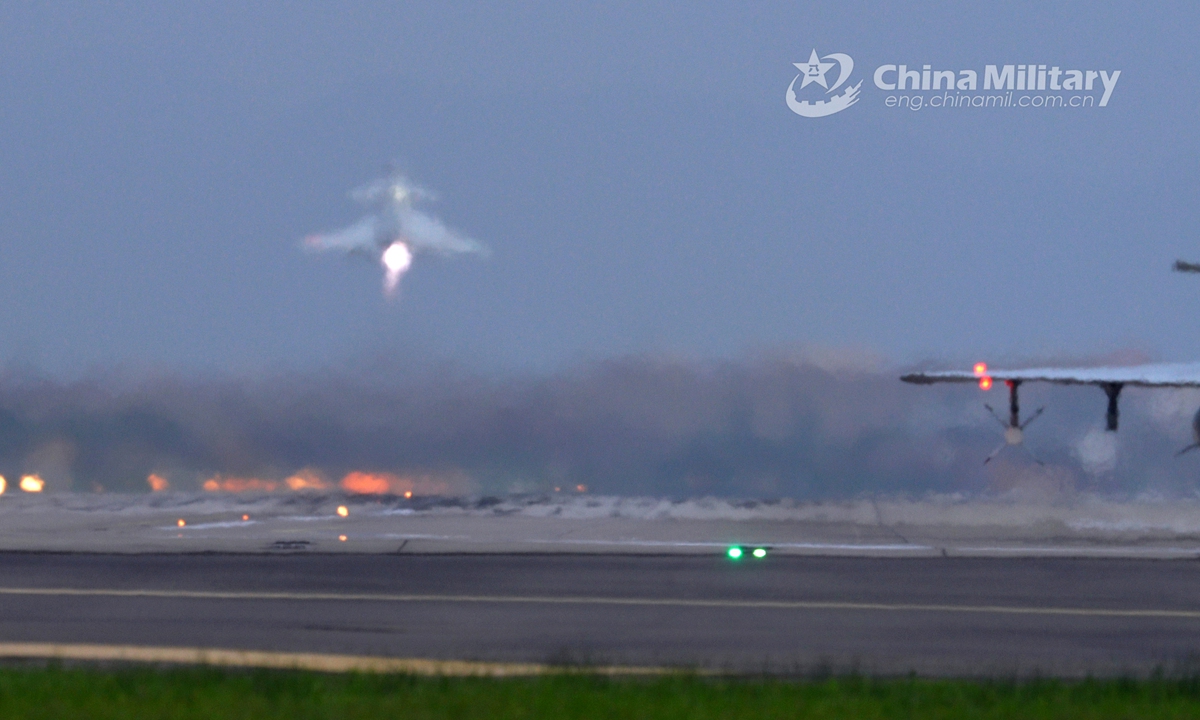 Naval fighter jets take off - Global Times