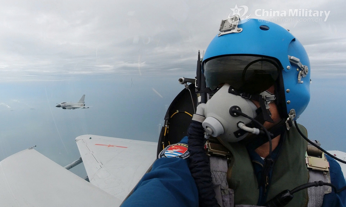 Naval fighter jets take off - Global Times