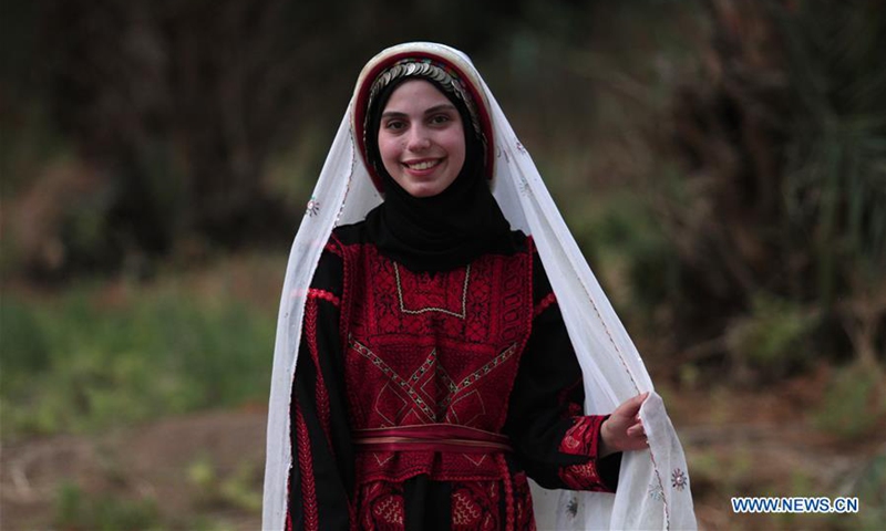 Fashion show held to celebrate Palestinian Traditional Dress and ...