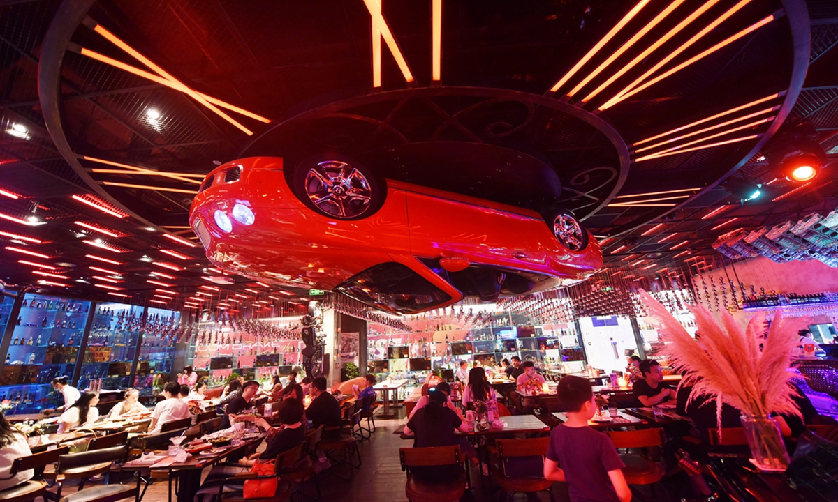 Dinning under car - Global Times