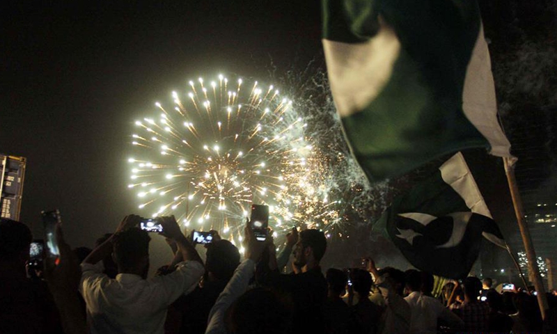 Fireworks light up sky during Independence Day celebrations in Pakistan ...