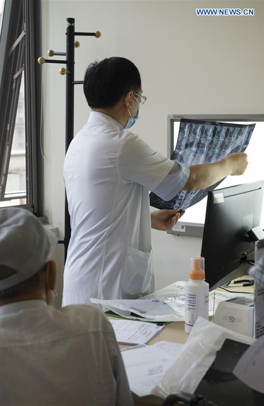 Senior doctor writes message to mark China's 3rd Medical Workers' Day ...