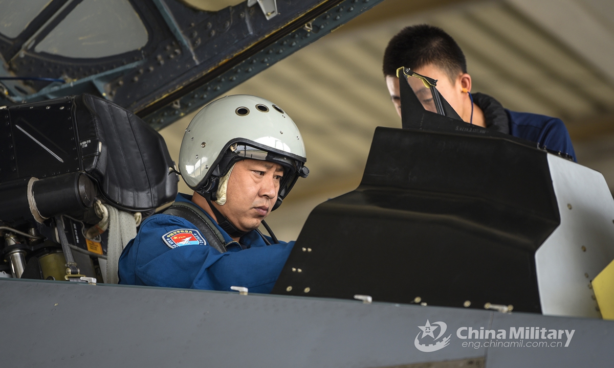 Pilots conduct last-minute inspections before flight - Global Times