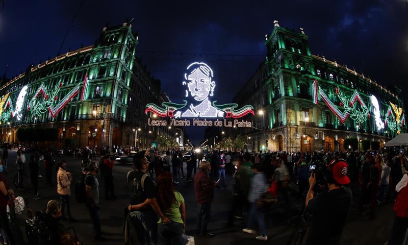 People watch light show at Zocalo Square in Mexico City - Global Times