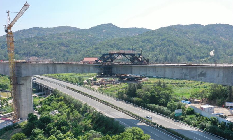 Closure operation of long-span bridge over expressway in Fujian ...