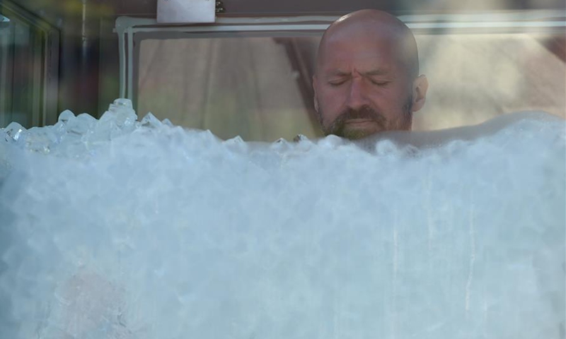 Austrian man spends 2.5 hours in box filled with ice cubes - Global Times