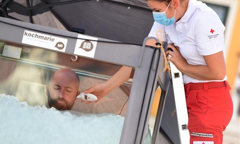 Austrian man spends 2.5 hours in box filled with ice cubes - Global Times