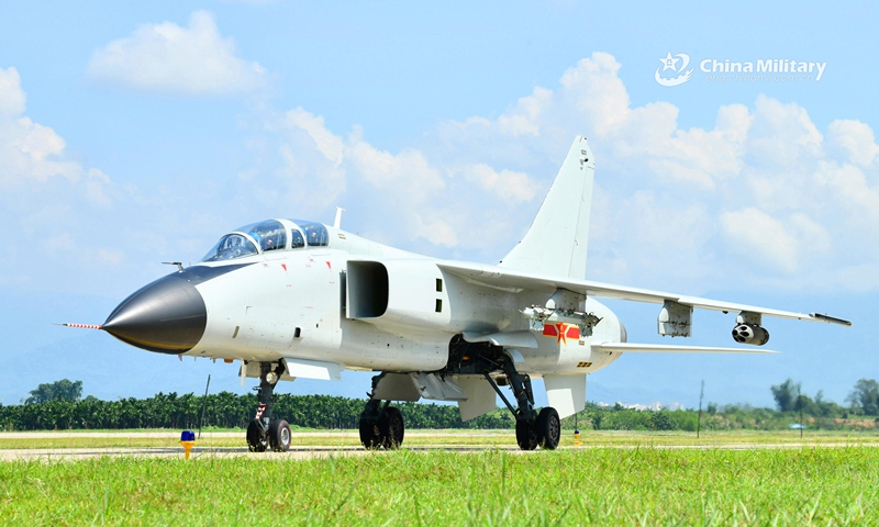 JH-7 fighter bombers in flight mission - Global Times