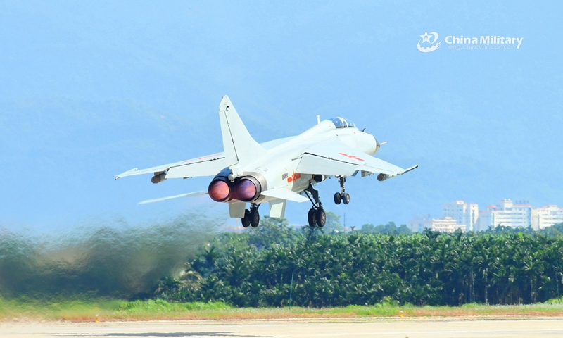 JH-7 fighter bombers in flight mission - Global Times