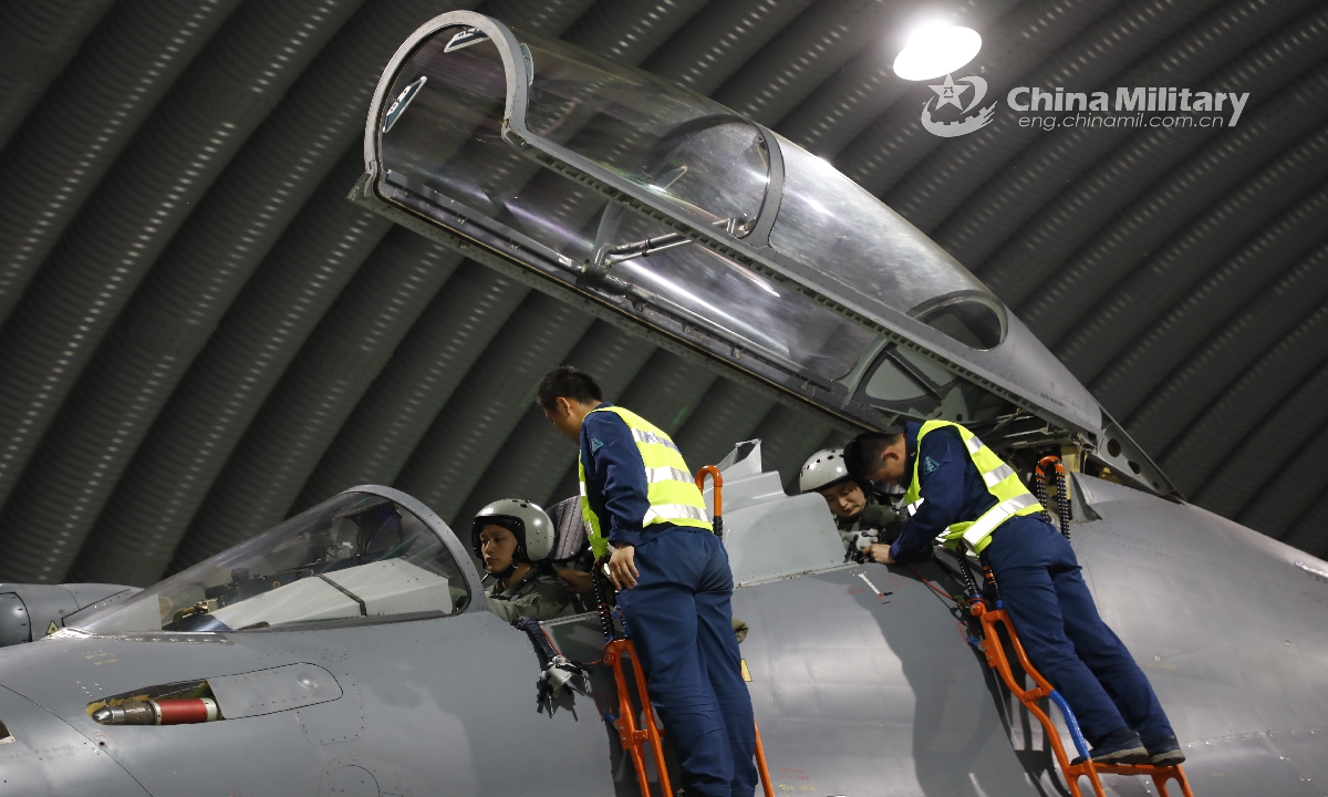 Fighter jets prepare for night flight - Global Times