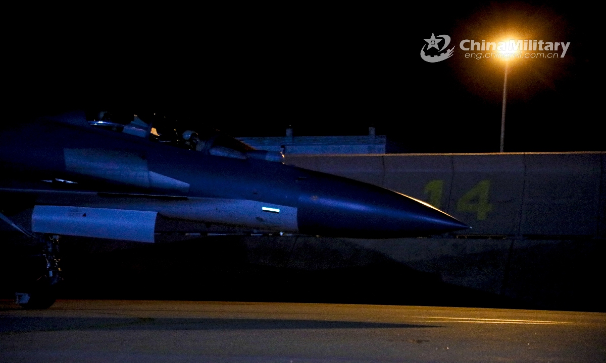 Fighter jets prepare for night flight - Global Times