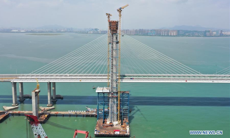 Main structure of south main tower of Quanzhou Bay cross-sea bridge ...