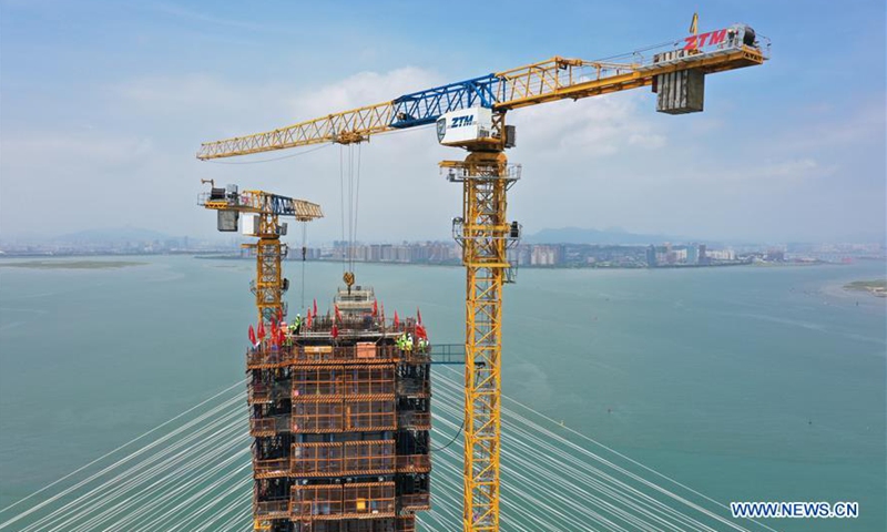 Main structure of south main tower of Quanzhou Bay cross-sea bridge ...