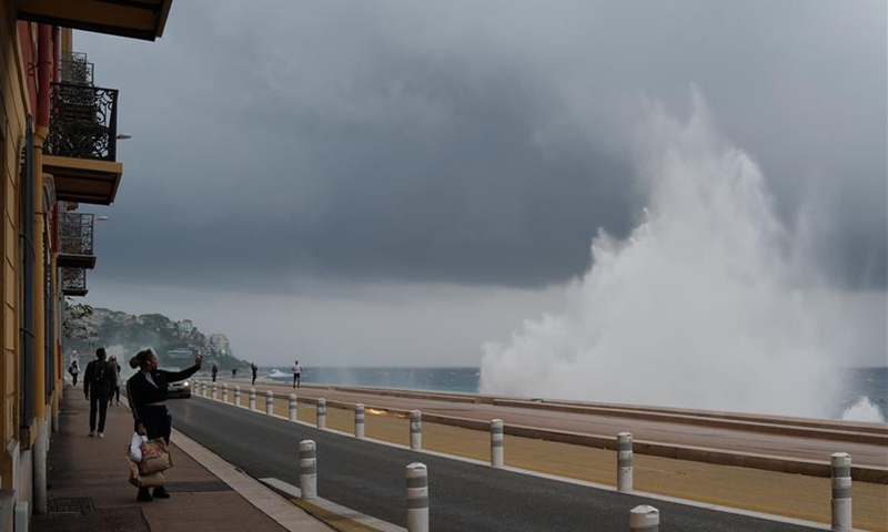 Waves hit shore as storm Alex reaches French riviera's coasts - Global ...