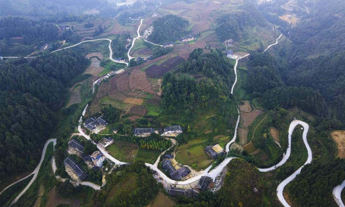 Crisscross rural road public transportation established in Guizhou ...