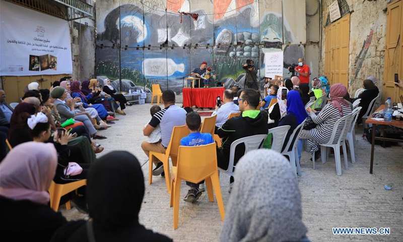Puppet musical show with traditional Palestinian songs staged in Hebron ...