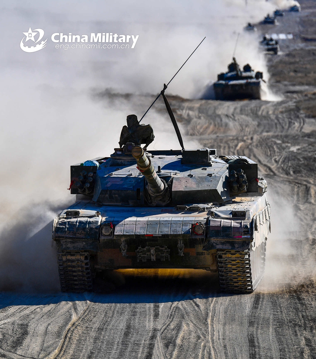 Tank group en route to training field - Global Times