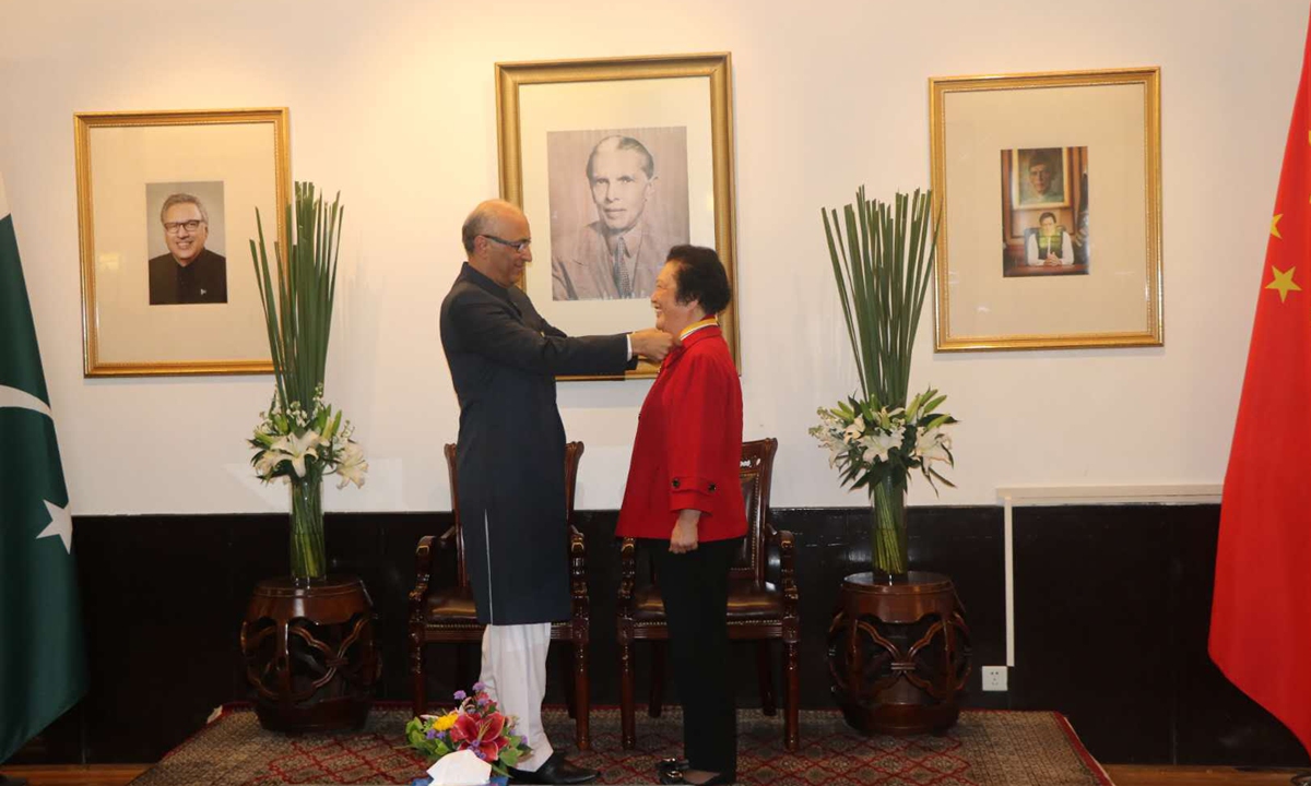 Two Chinese pioneers bestowed one of the Pakistan's highest civil ...